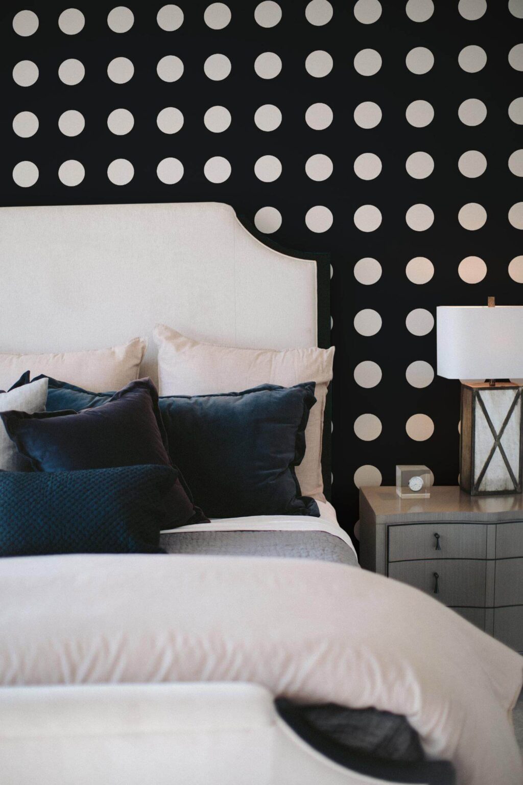 Minimalist dots Peel and Stick Wallpaper or Non-pasted